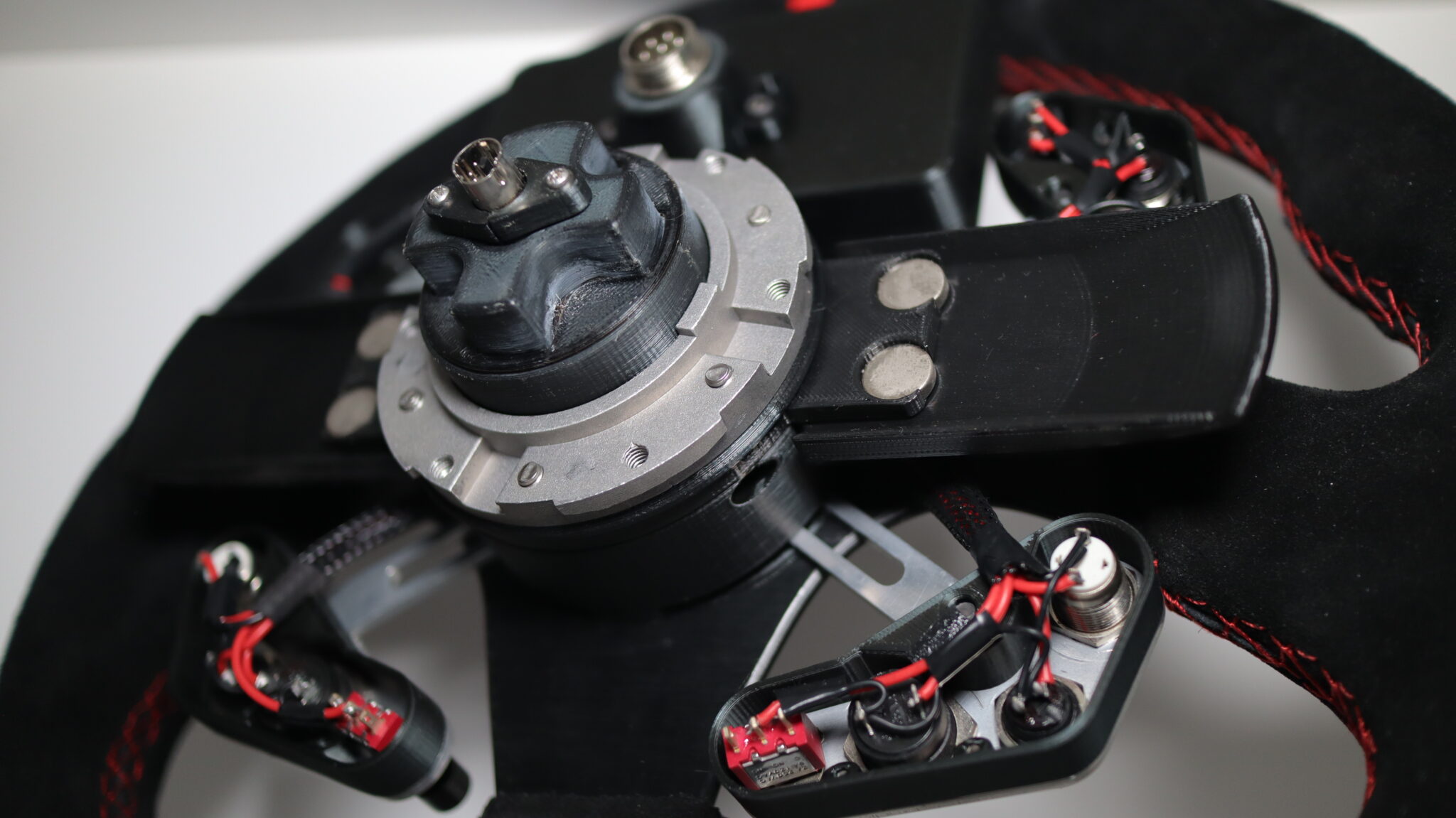 PMT Universal Hub V2 (3d files) - Peter Makes Things